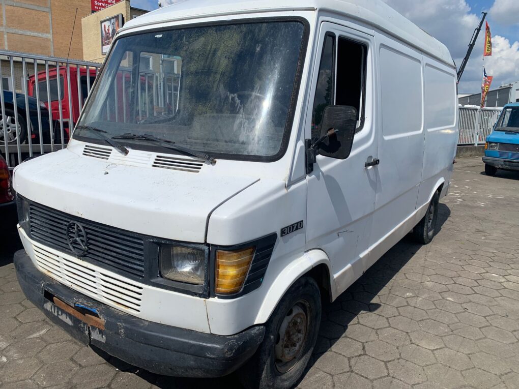 Mercedes 307 – AfricaCarz