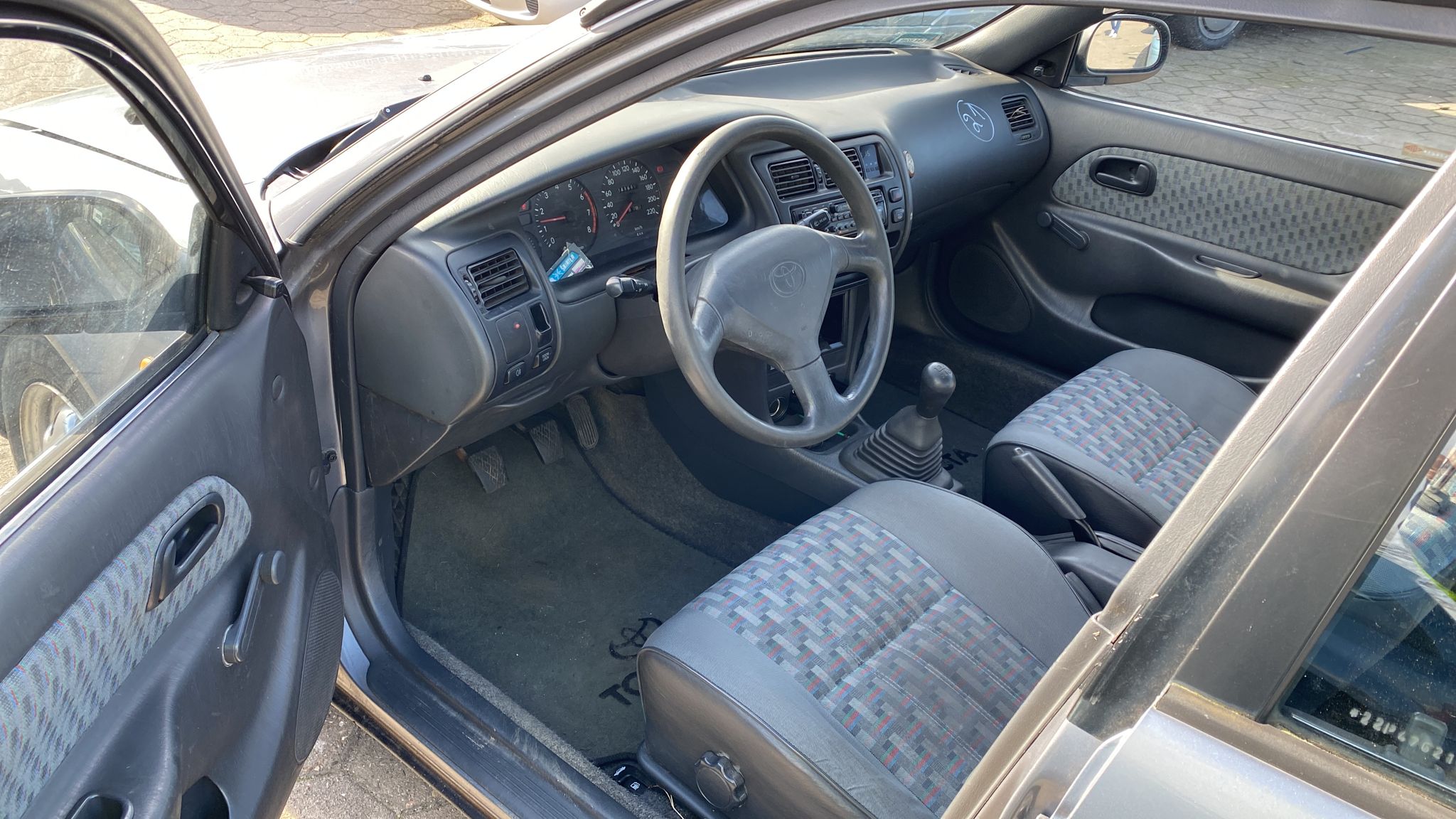 Toyota Corolla 1.4 – AfricaCarz