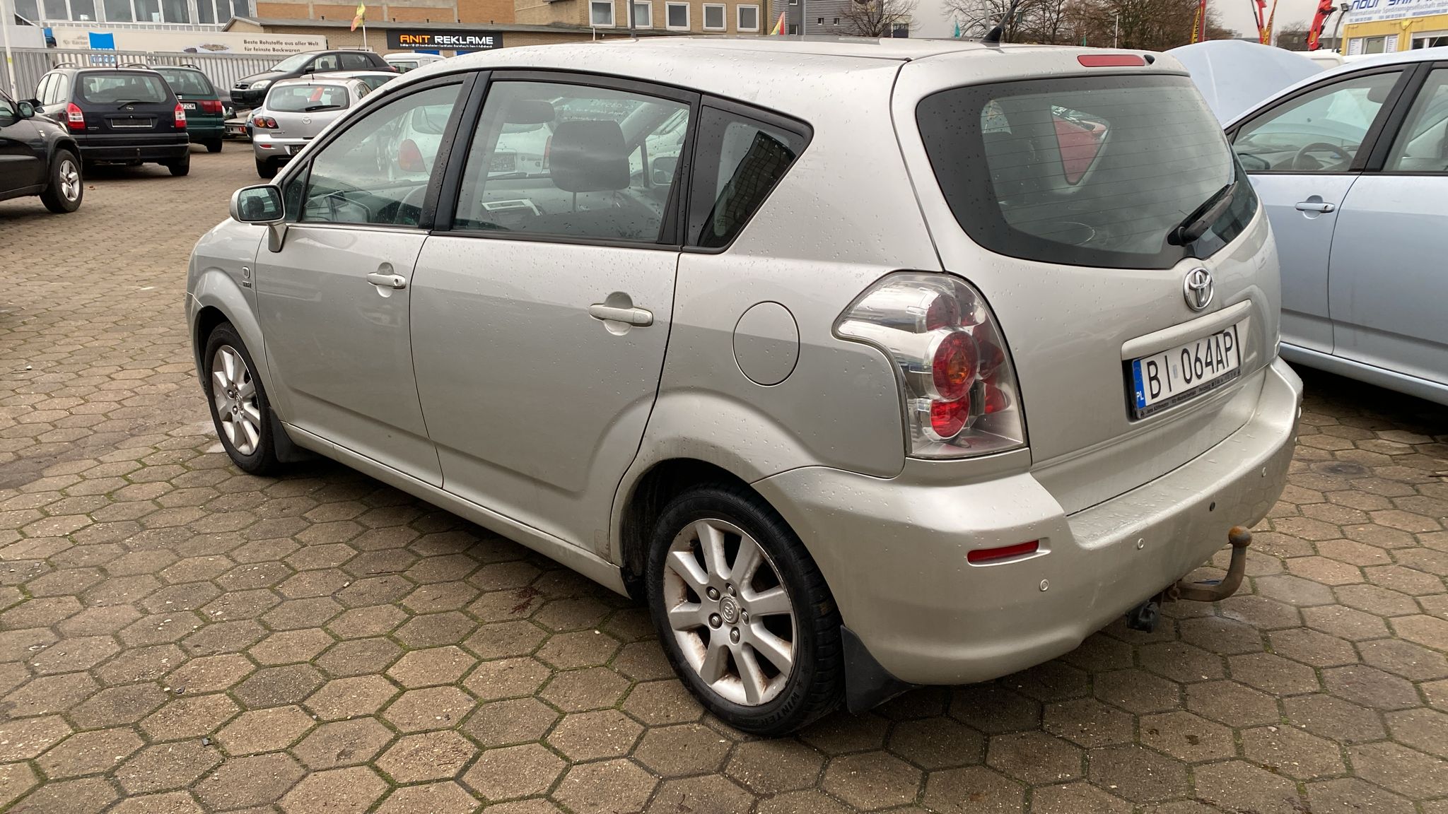 Toyota Corolla Verso 1.8 – AfricaCarz