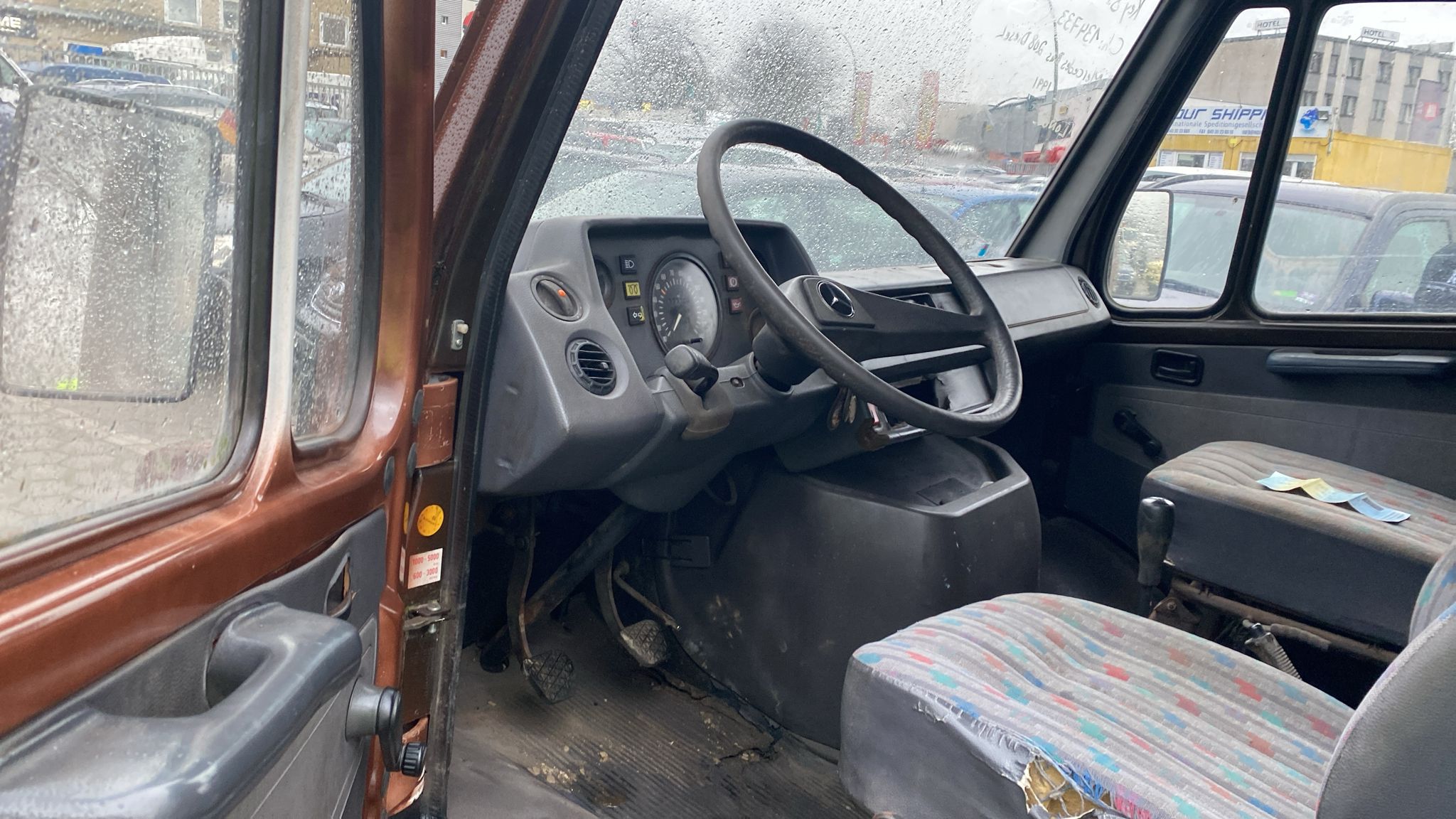 Mercedes 208 – AfricaCarz