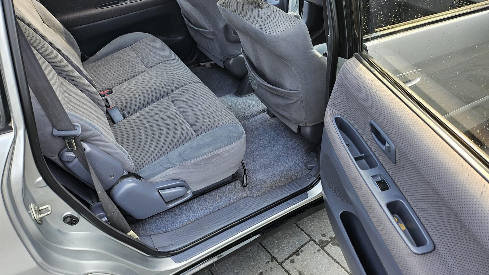 Toyota Picnic 2.0 – AfricaCarz